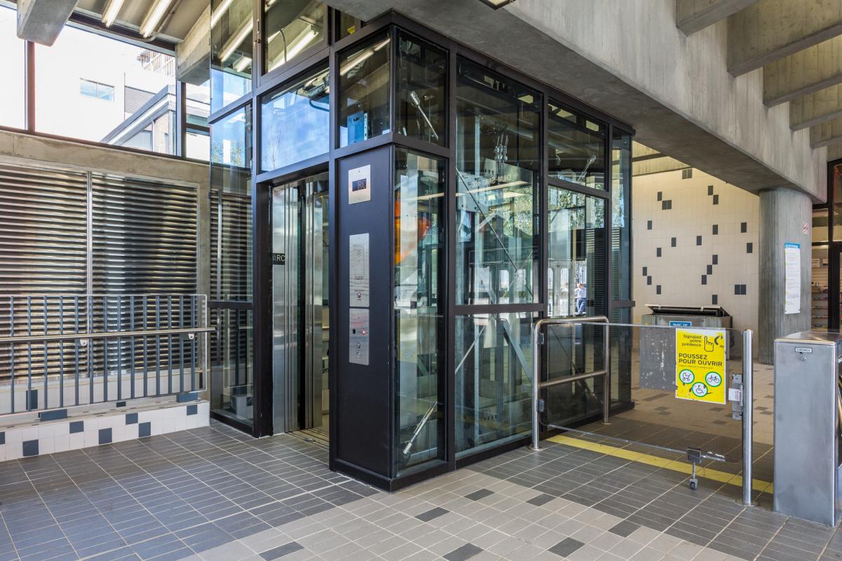 The new elevator to Bonaventure metro is open! Looks beautiful. : r ...